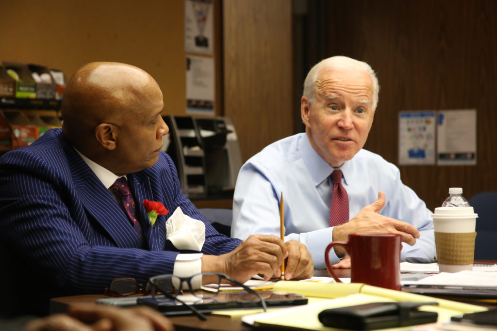 ILWU Executive Board holds final session with Presidential candidates ...